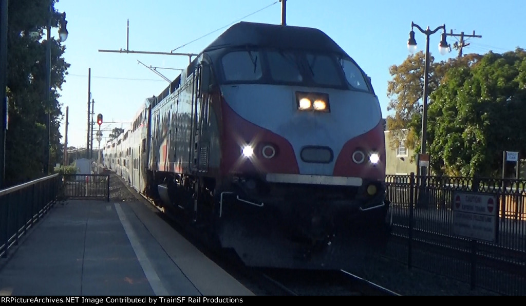 JPBX 925 Leads Caltrain 180